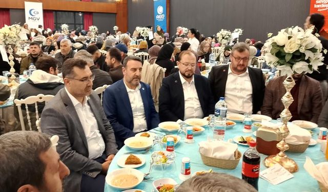 AGD iftarında dualar Filistin ve Necmettin Erbakan için